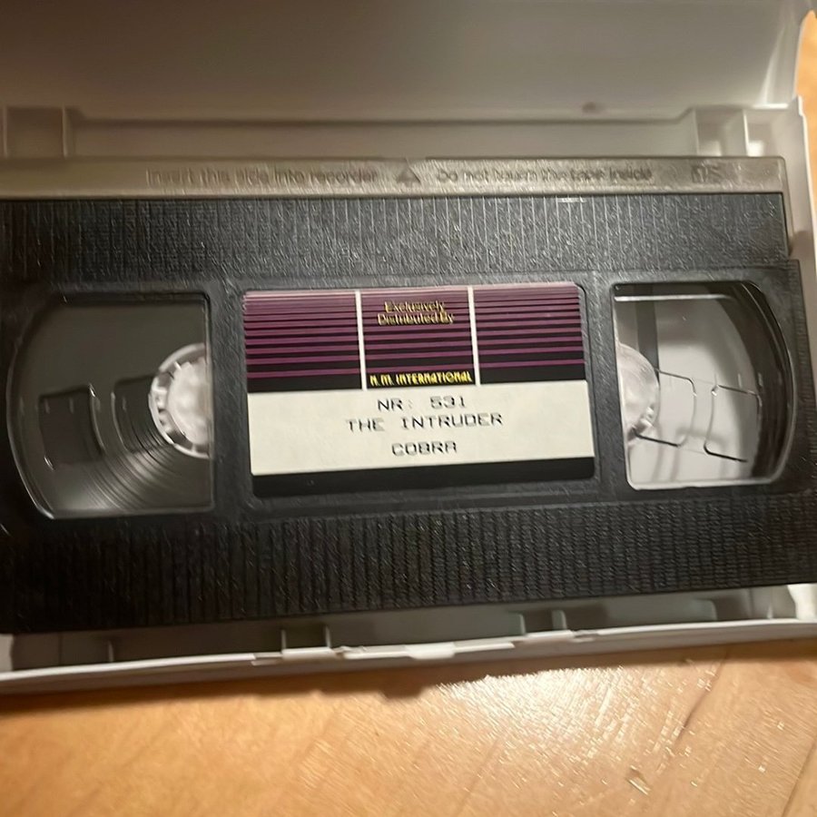 The Intruder och Operation Cobra VHS | Köp på Tradera (713680217)