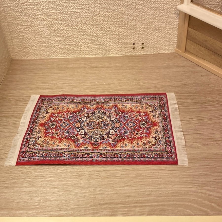 Dockskåpsmöbler röd Miniatyr matta i polyester .. | Köp på Tradera ...
