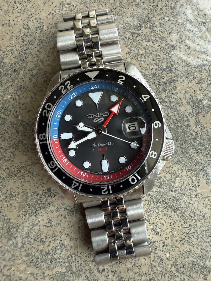 Se produkter som liknar SEIKO 5 SPORTS GMT SSK019 *MA.. på Tradera ...