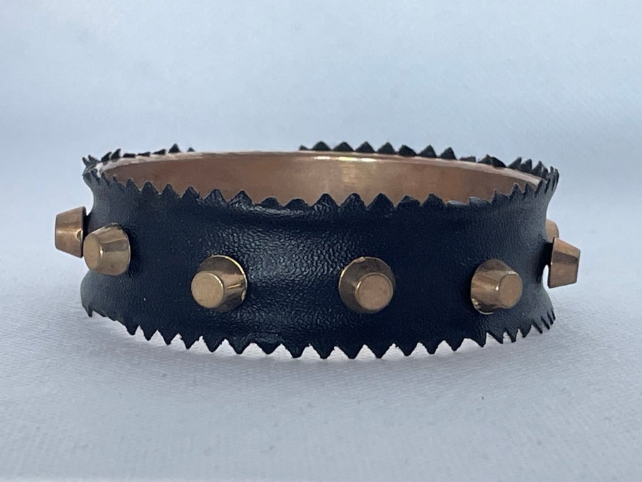 Stelt Armband / Bangle med Läder Dek.. | Köp från Novia på Tradera ...