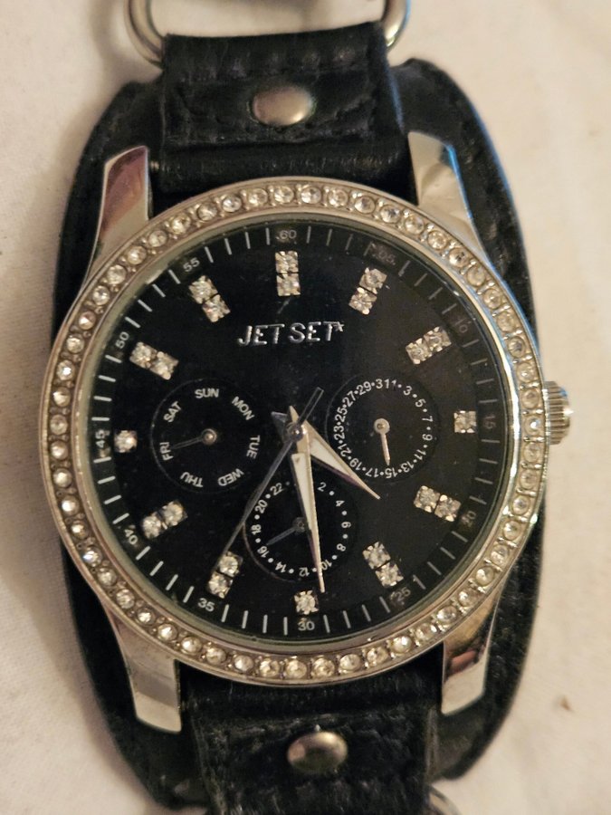 Jet Set Damklocka med Strass 90 tal snart retro | Köp på Tradera ...