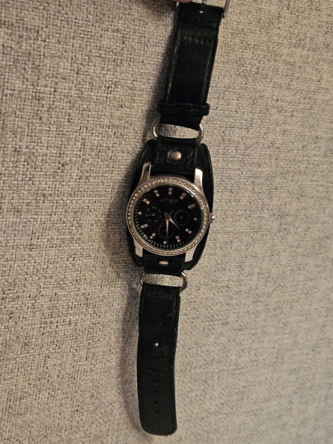 Jet Set Damklocka med Strass 90 tal snart retro | Köp på Tradera ...