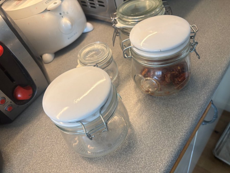 Glasburkar med lock 4 | Köp på Tradera (696620229)
