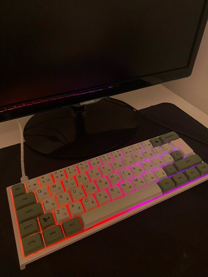 Ducky One 2 Mini Mekaniskt Tangentbord + extra .. | Köp på Tradera ...