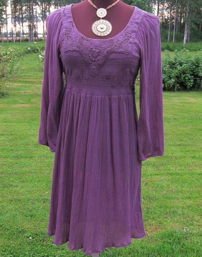 Lila klänning från SAINT TROPEZ, Stl L. Kreppad.. | Köp på Tradera ...