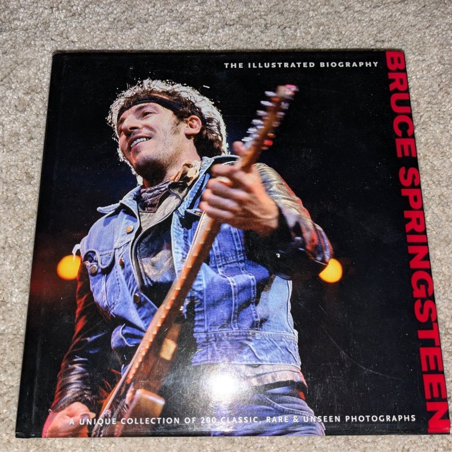 The Illustrated Biography Bruce Springsteen | Köp på Tradera (711193891)