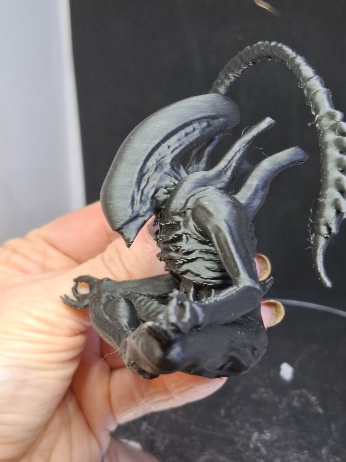 Alien i Yoga Position - 3D Print | Köp på Tradera (708275464)