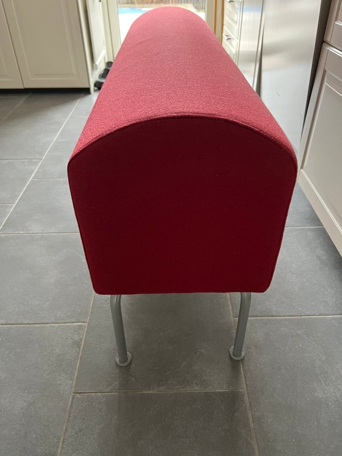 Sittbänk från IKEA "Pastill" i rött ylletyg | Köp på Tradera (706334113)