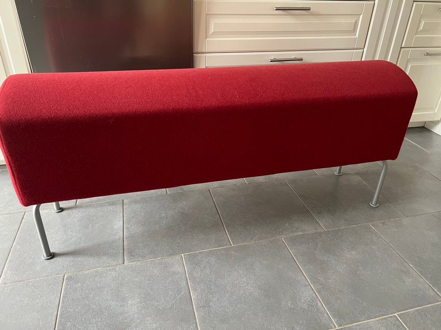 Sittbänk från IKEA "Pastill" i rött ylletyg | Köp på Tradera (706334113)