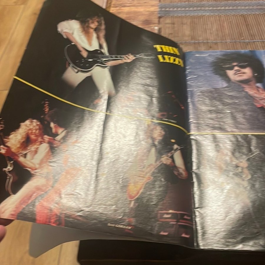 ENFER Magazine med Scorpions och AC/DC poster | Köp på Tradera (701892089)