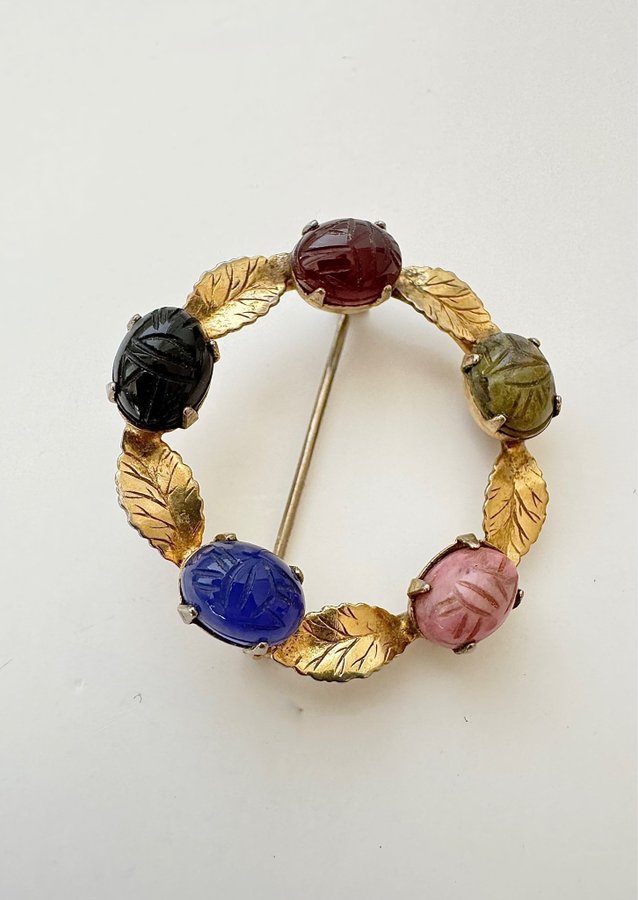 Vintage brosch med sten i flera färger | Köp på Tradera (695274978)