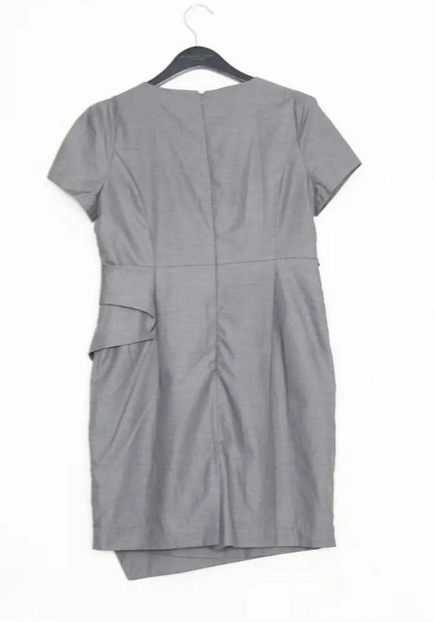 Draperad grå klänning från Valentino Roma. Blås.. | Köp på Tradera ...