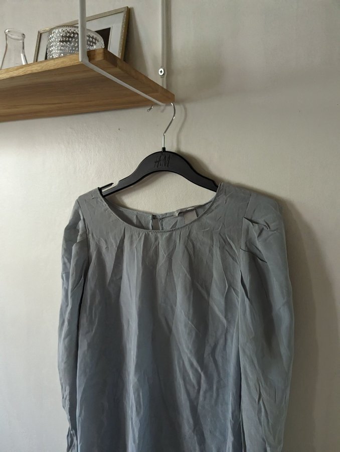 Fin babyblå/grå H&M trend blus storlek 44 | Köp på Tradera (713993327)