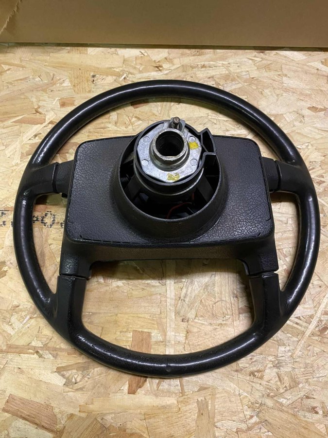 Se produkter som liknar Volvo 260 ratt på Tradera (693120264)