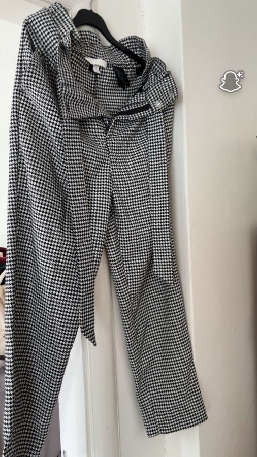 H&M svarta och vita byxor | Köp på Tradera (702470488)