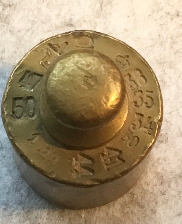 2 gamla vikter i mässing. Krönta vikter. 100 gr.. | Köp på Tradera ...