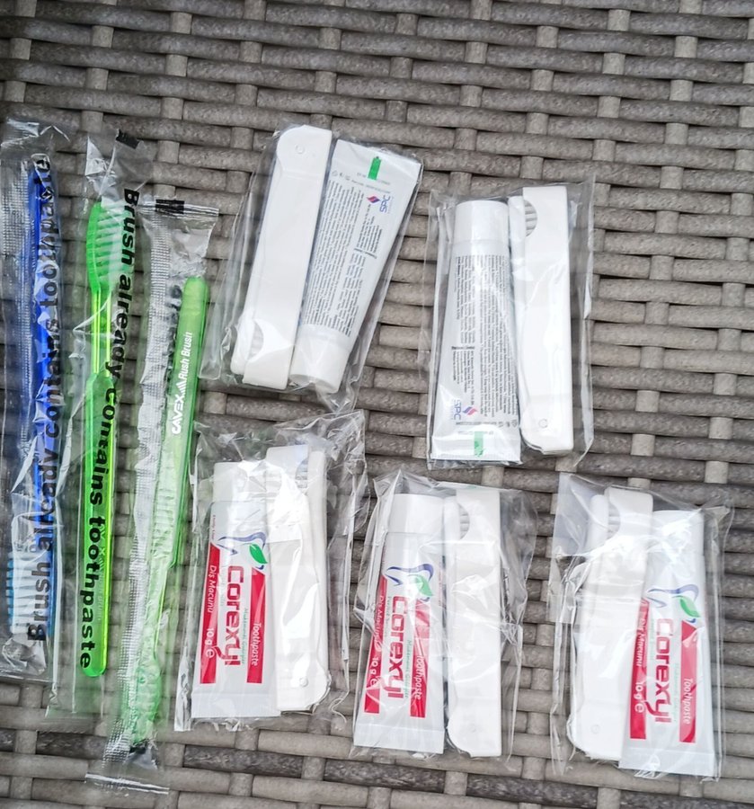 Oöppnad Reskit!Tandborstar och Tandkräm | Köp på Tradera (714550660)