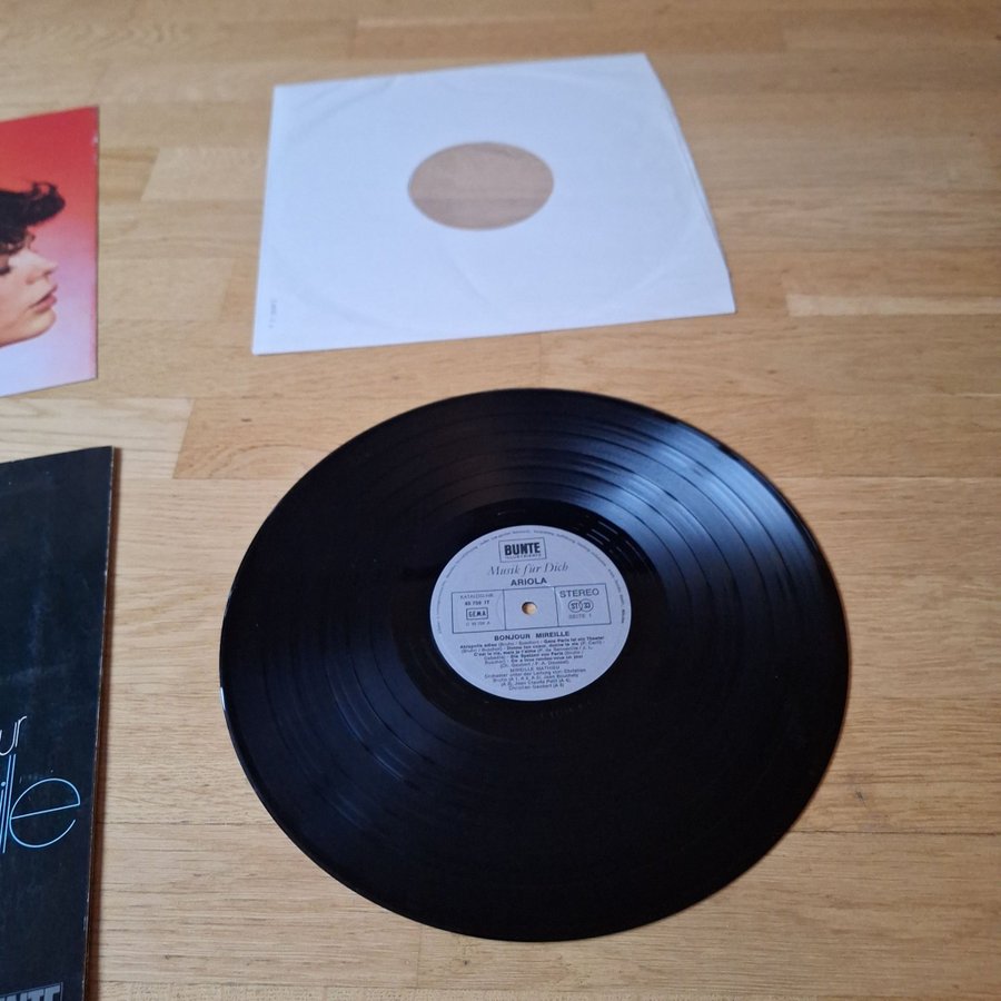 Bonjour Mireille - Mireille Mathieu - Vinyl LP | Köp på Tradera (695989629)