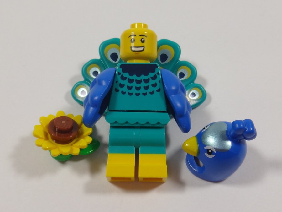Peacock Costume Fan - Lego L.. | Köp från Resident Evil på Tradera ...