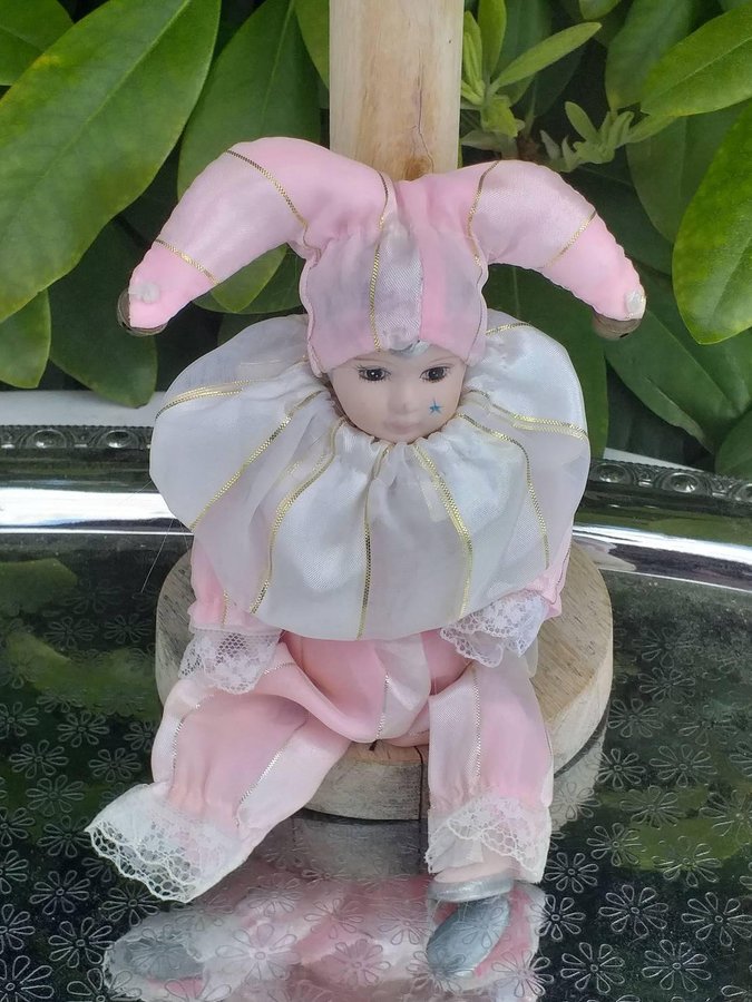 Porslinsdocka Pierrot.. | Köp från kidzorama_handelshus på Tradera ...