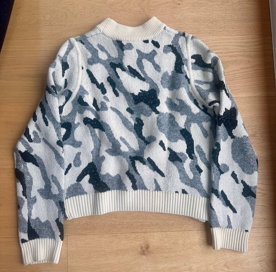 Veronica Beard grå/vit/svart tröja i Camo mönst.. | Köp på Tradera ...