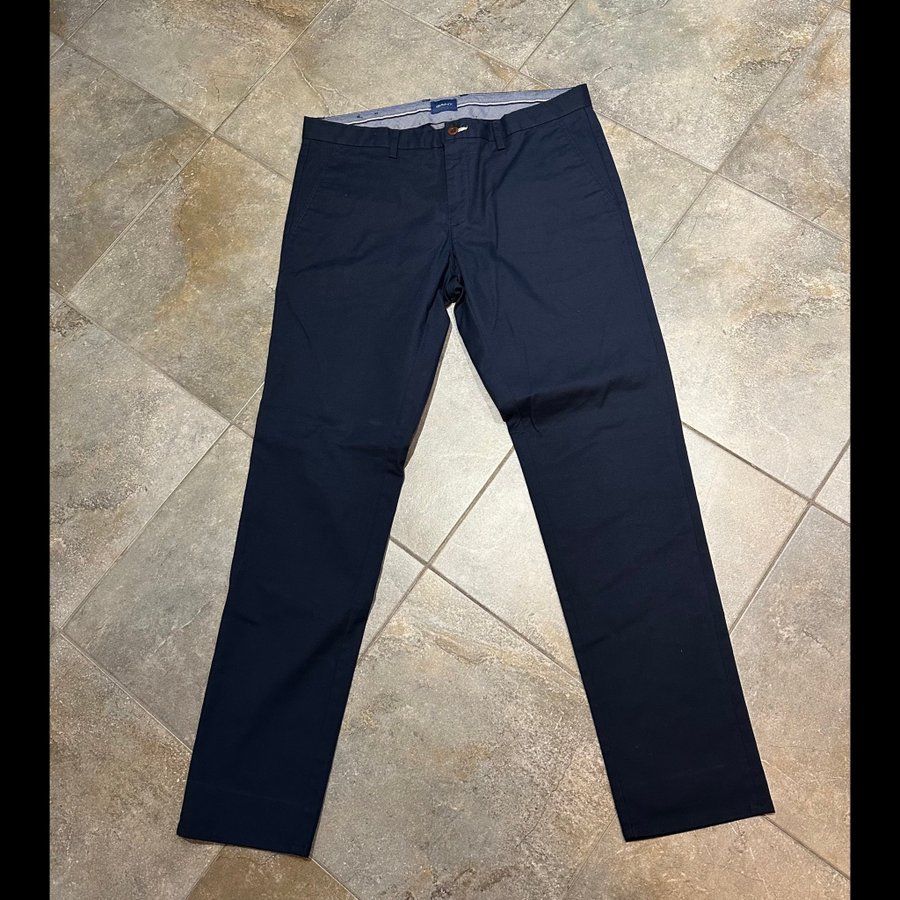 Gant mörkblå chinos, storlek W34/L32 | Köp på Tradera (733620587)