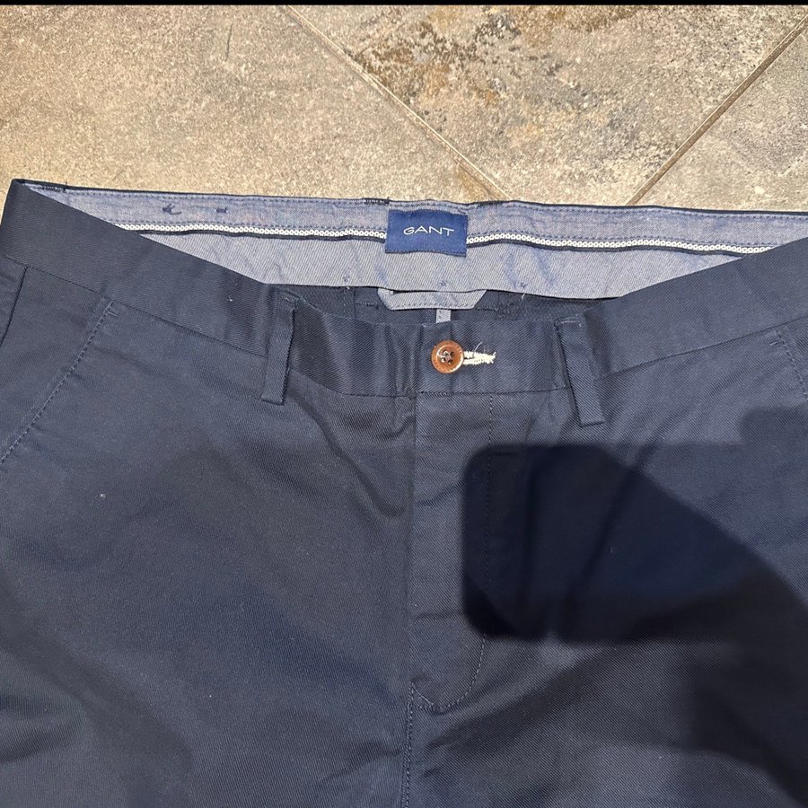 Gant mörkblå chinos, storlek W34/L32 | Köp på Tradera (733620587)