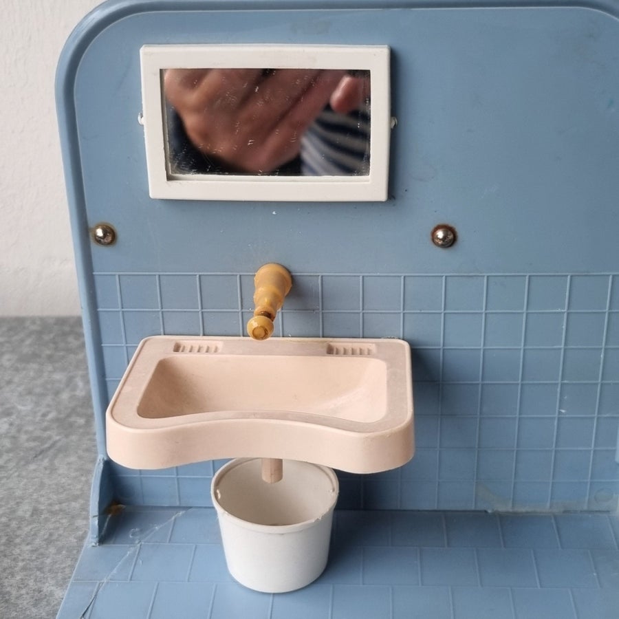 Se produkter som liknar KOMPLETT BADRUM LUNDBY 50-TAL på Tradera ...