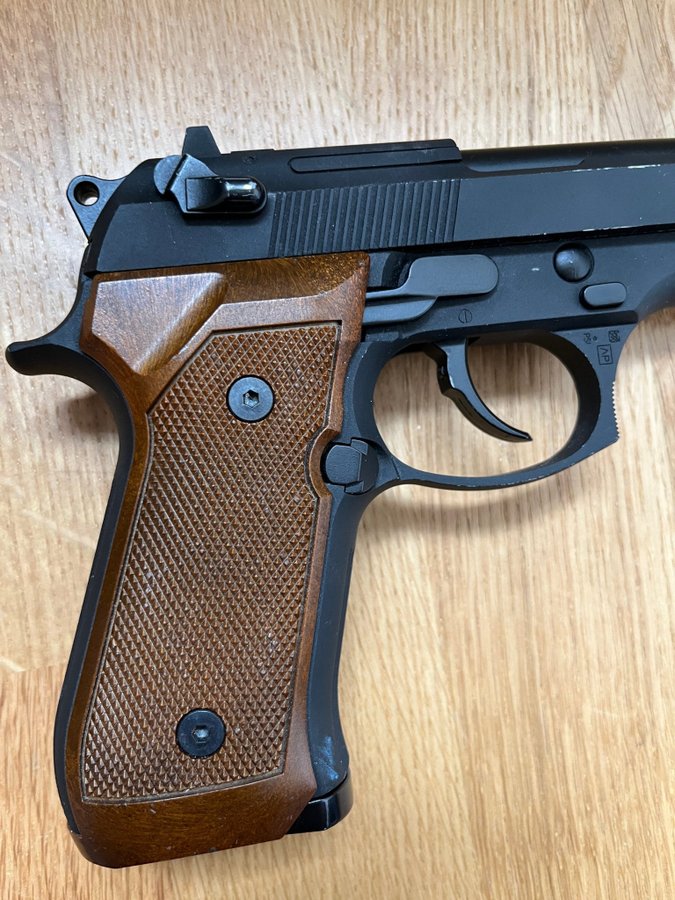 Se produkter som liknar WE Airsoft Beretta M92 Long G.. på Tradera ...