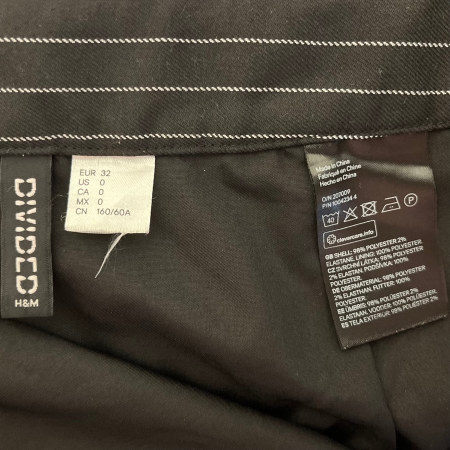 H&M Divided svart kjol, storlek 32 | Köp på Tradera (703535845)