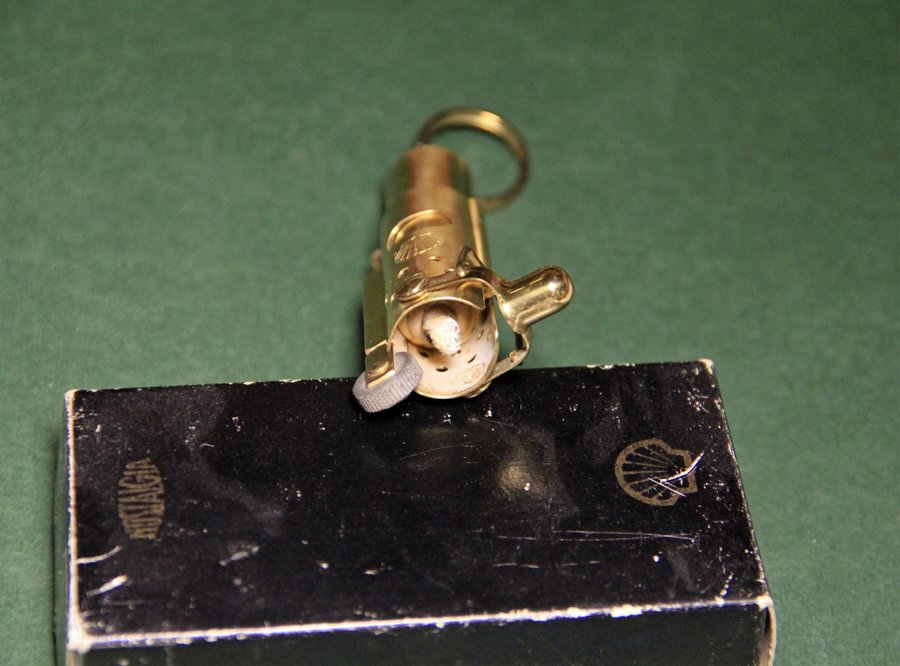 Bensintändare Shell Trench Lighter | Köp på Tradera (714557690)