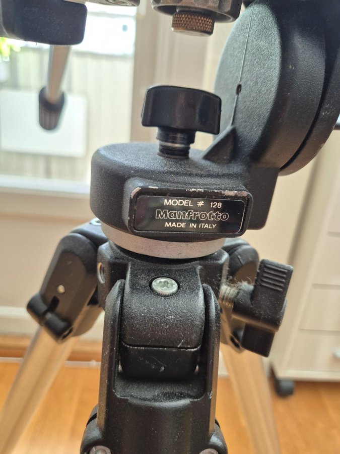 Manfrotto 144 Professional stativ med videohuvu.. | Köp på Tradera ...