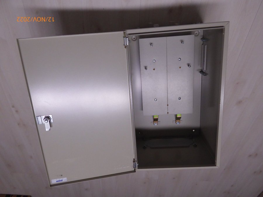 Se produkter som liknar Eldon mätarskåp, elskåp, plåt.. på Tradera ...