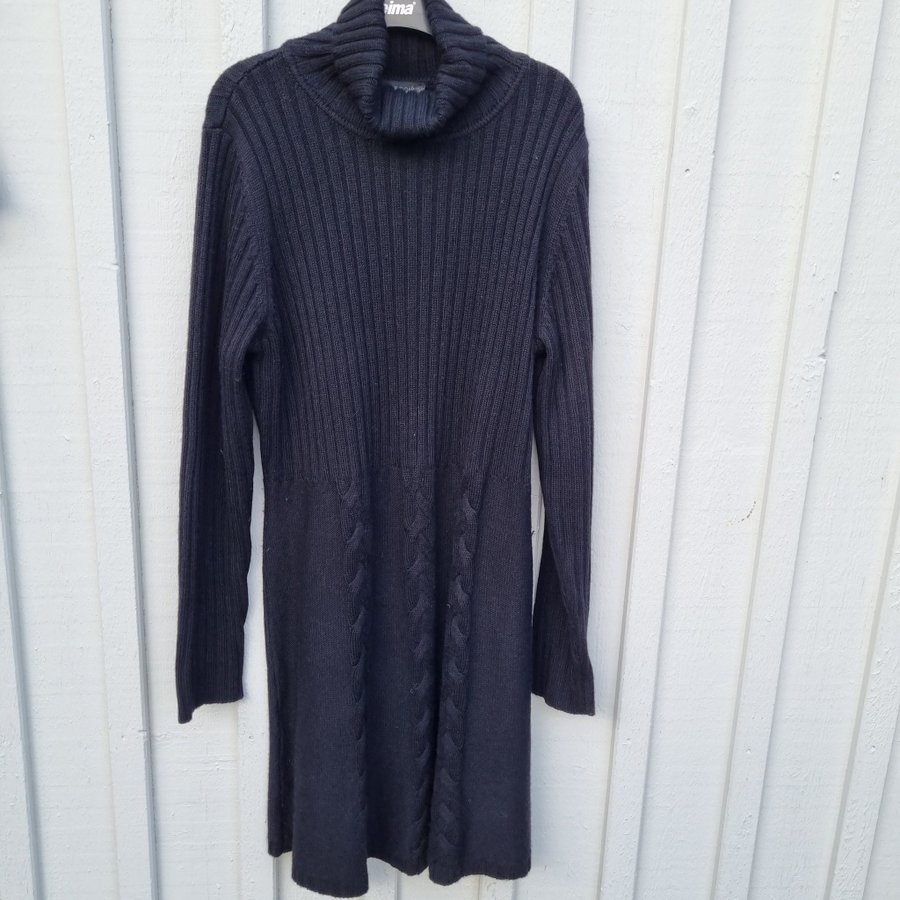 PASSPORT svart stickad midiklänning stl 40 Nysk.. | Köp på Tradera ...