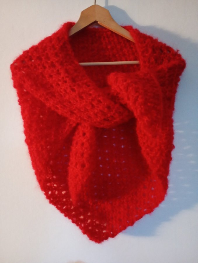 Röd sjal, hemstickad i Mohair, ull och polyamid | Köp på Tradera ...