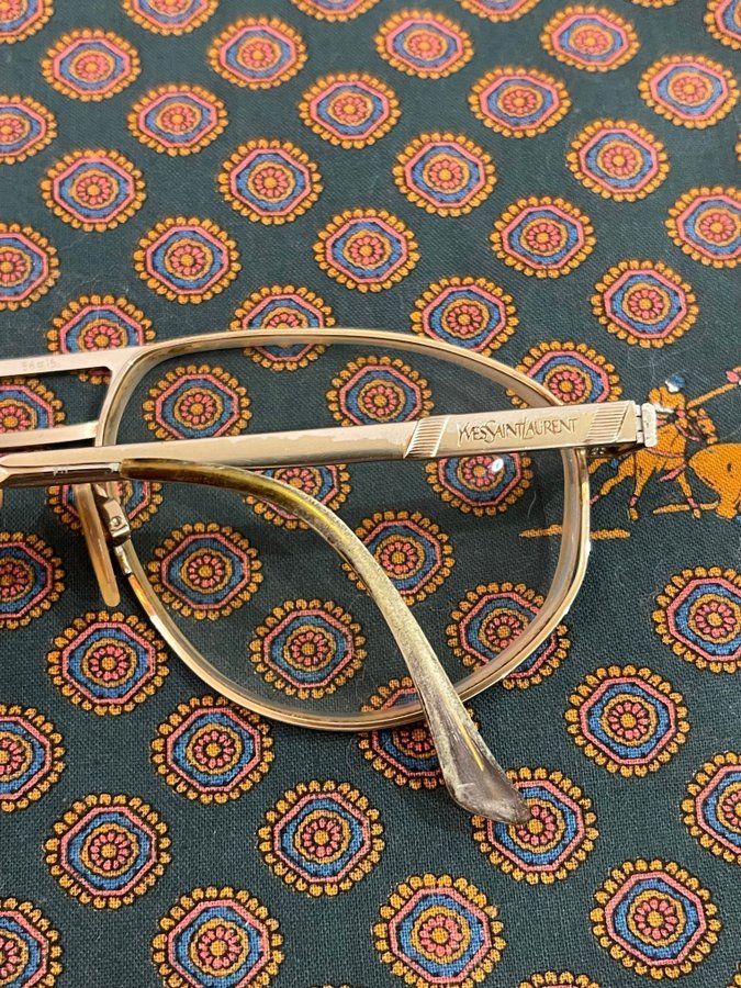 Yves Saint Laurent Glasögon (bara bågen, efters.. | Köp på Tradera ...