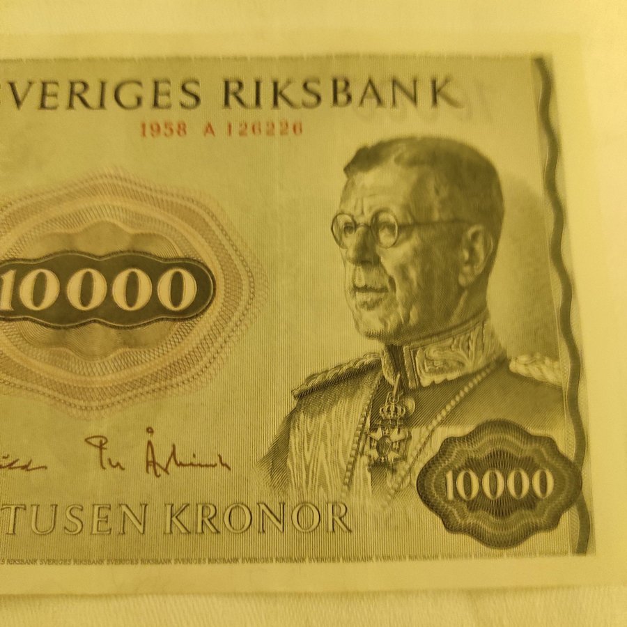 Se produkter som liknar 10 000 kr. sedel 1958 på Tradera (575779363)