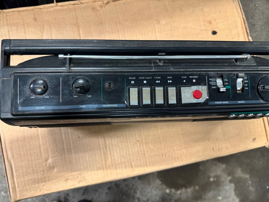 Philips D-8184 Radio/Kassettbandspelare | Köp på Tradera (711536729)