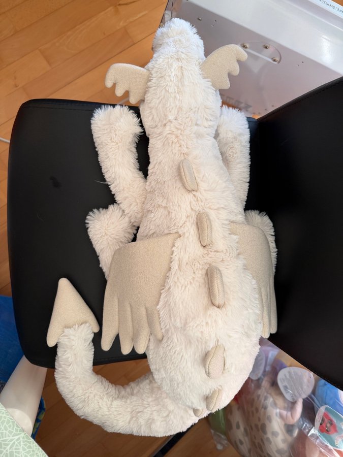 Jellycat snow Dragon huge Gosedjur | Köp på Tradera (713414826)