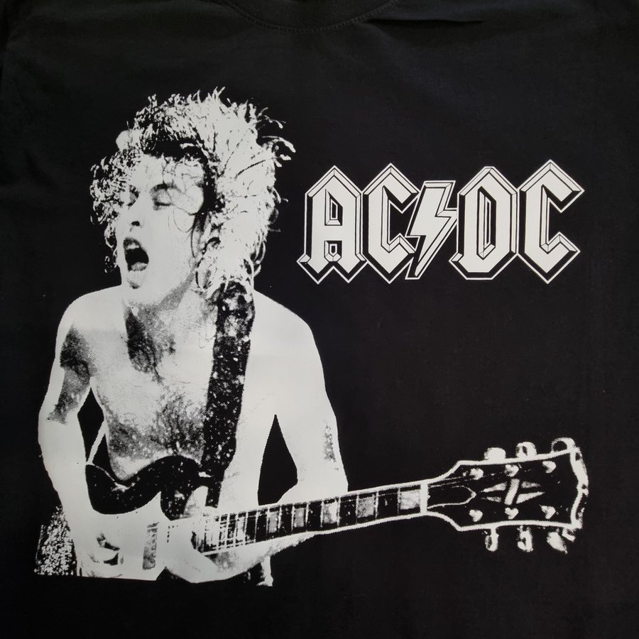 Svart AC/DC t-shirt, storlek Large | Julklappst.. | Köp på Tradera ...