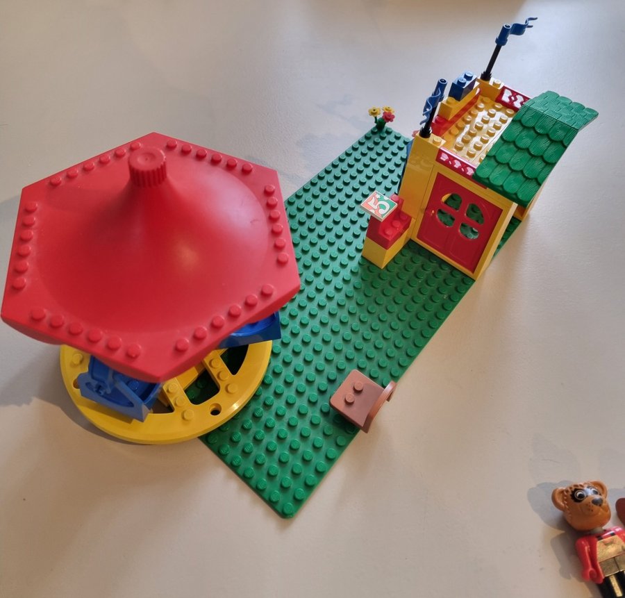 Lego 3668 Fabuland Merry-Go-Round | Köp på Tradera (734084280)