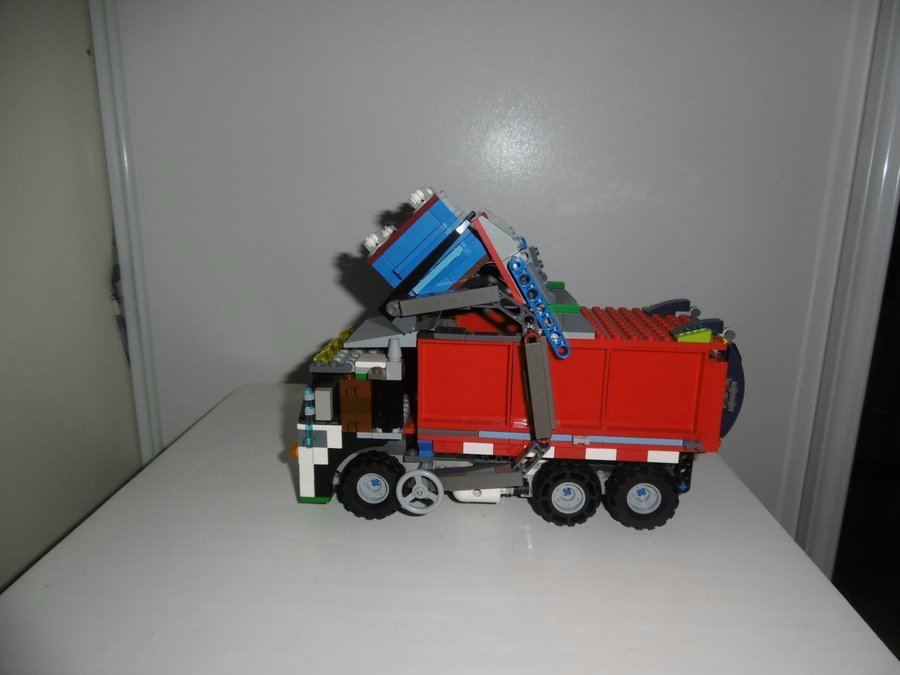 Se produkter som liknar Lego 7599 Garbage Truck Getaway på Tradera ...