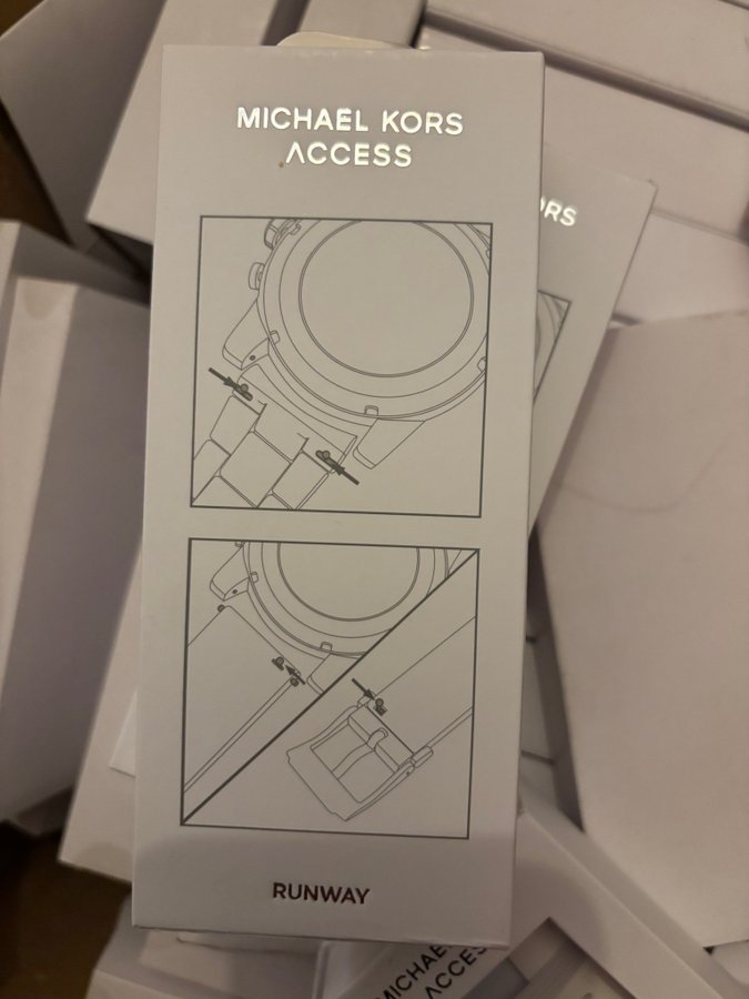 Parti Michael Kors Access Armband | Köp på Tradera (712075089)