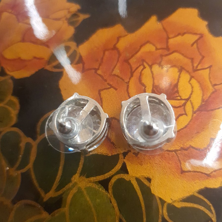 Mega stora studs örhängen krist.. | Köp från Vonvintage på Tradera ...