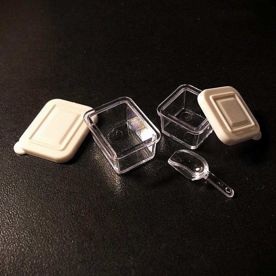 2 x Miniatyr matlådor med lock o skopa dockskåp.. | Köp på Tradera ...