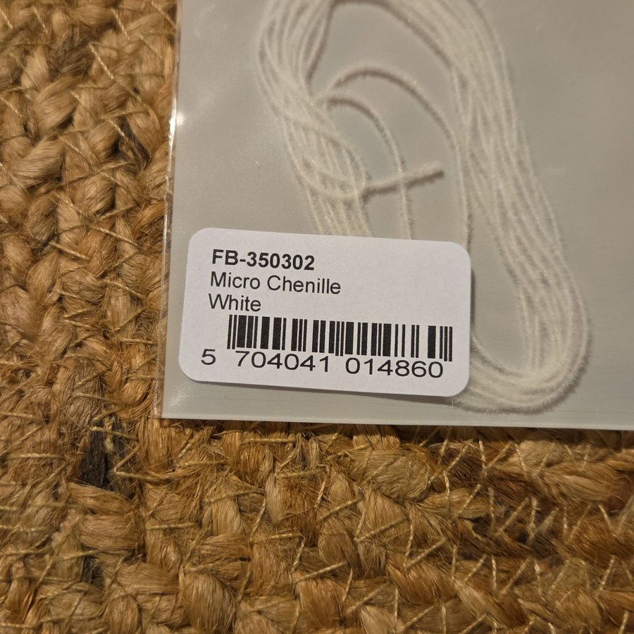 Micro Chenille - Vit . Flugbindningsmaterial | Köp på Tradera (710928455)