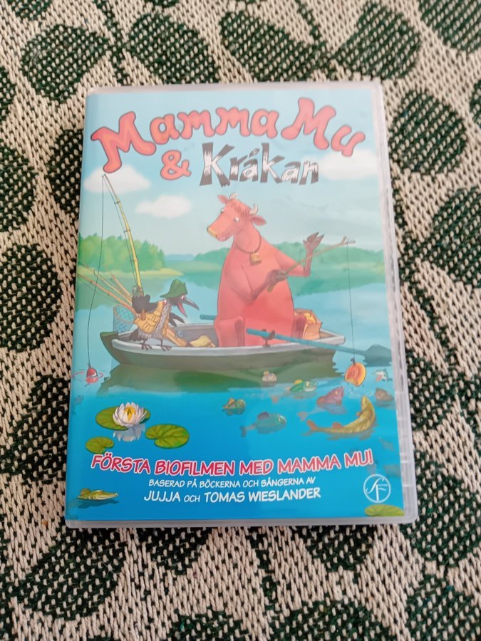 Se produkter som liknar Mamma Mu & Kråkan - Första Bi.. på Tradera ...