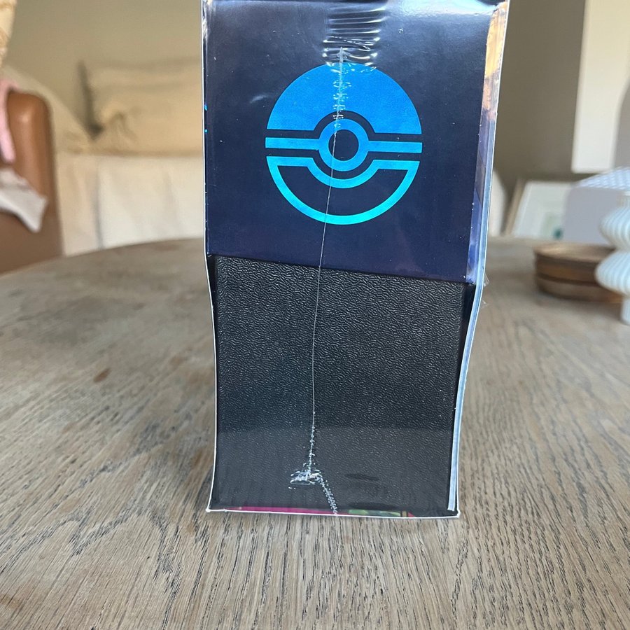 Phantasmal Flames Elite Trainer Box | Köp på Tradera (708960870)