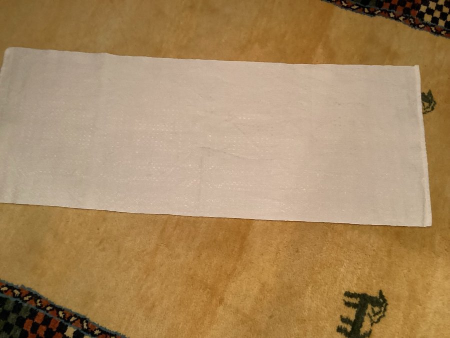 Vit löpare i linne | Köp på Tradera (708646993)