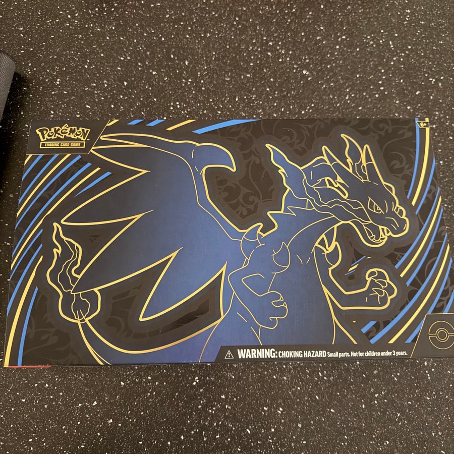 Pokémon Charizard Ultra Premium Collection | Köp på Tradera (711110568)